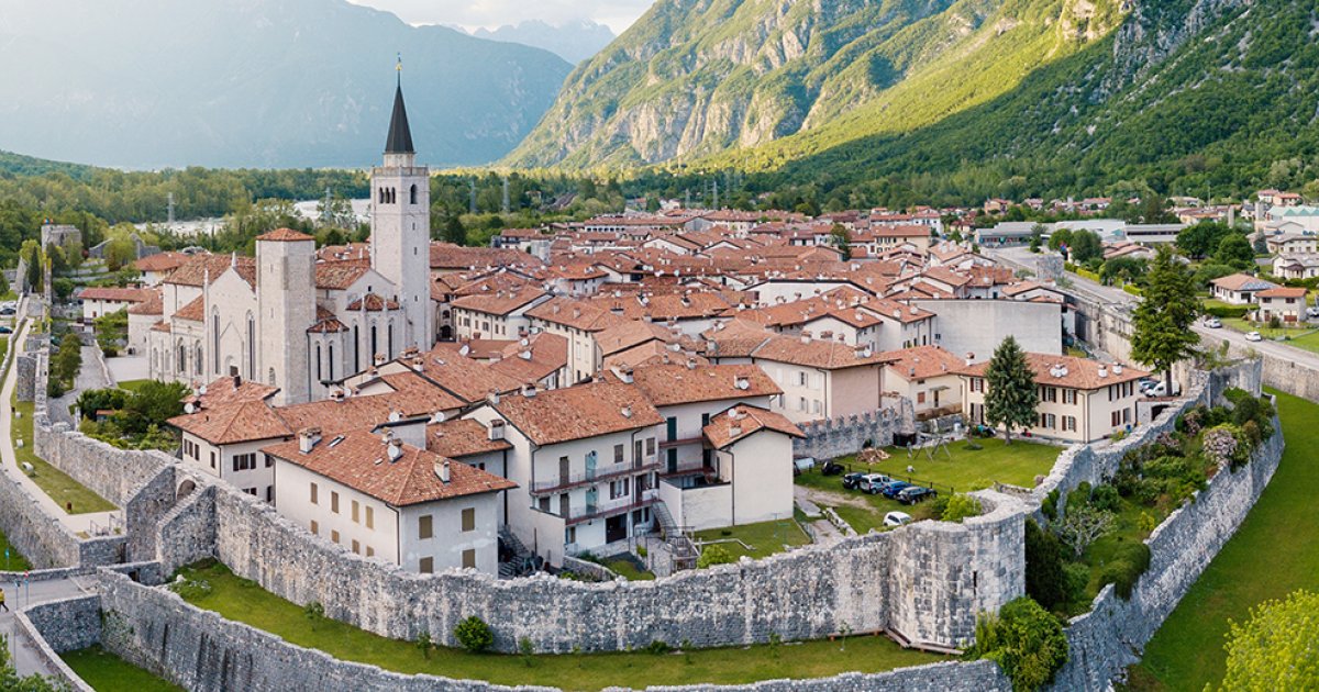 Viaggio a Venzone, uno dei borghi più belli del Friuli (e d'Italia ...