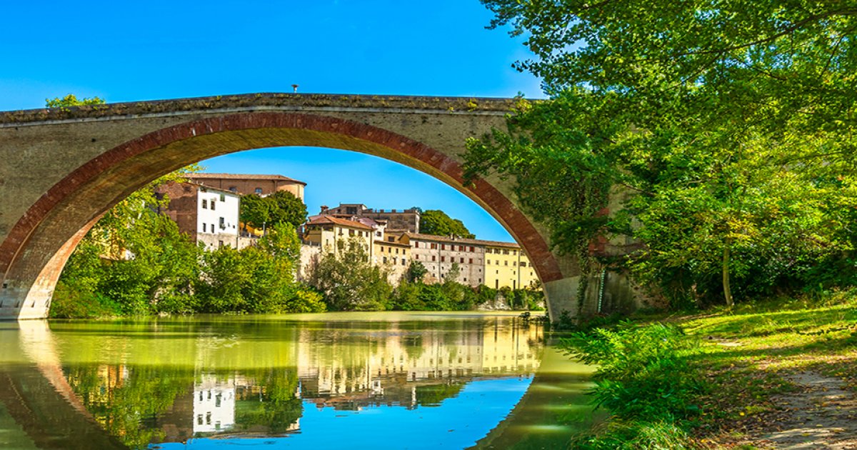 Marche, per colline e montagne nella Provincia Bella | Guide Marco Polo