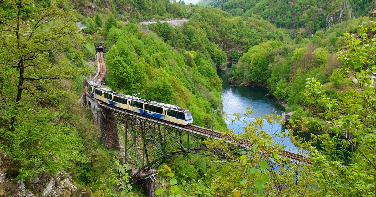 Vigezzina Centovalli: il sorprendente trenino del foliage in Piemonte ...